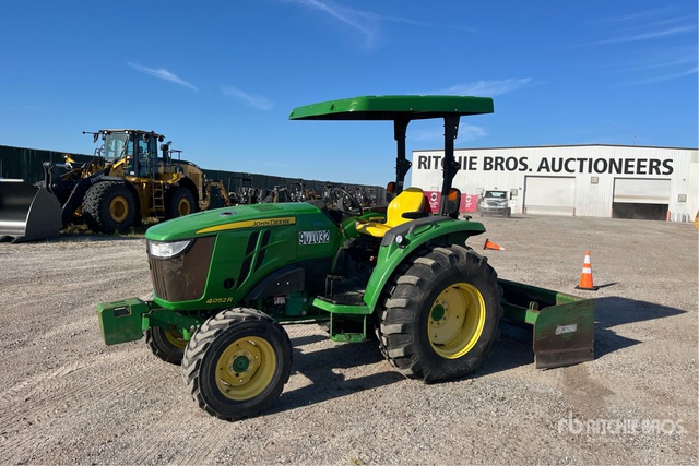 2015 John Deere 4052R 4WD Utility Tractor | Ritchie Bros. Auctioneers