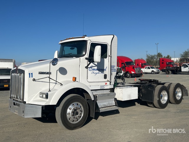 2013 Kenworth T800 6x4 T/A Day Cab Truck Tractor | Ritchie Bros. Auctioneers