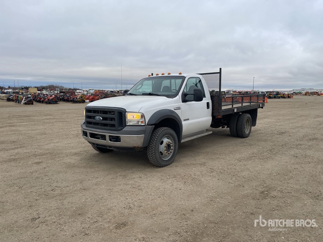 2005 Ford F-550 XL 4x4 Flatbed Truck | Ritchie Bros. Auctioneers