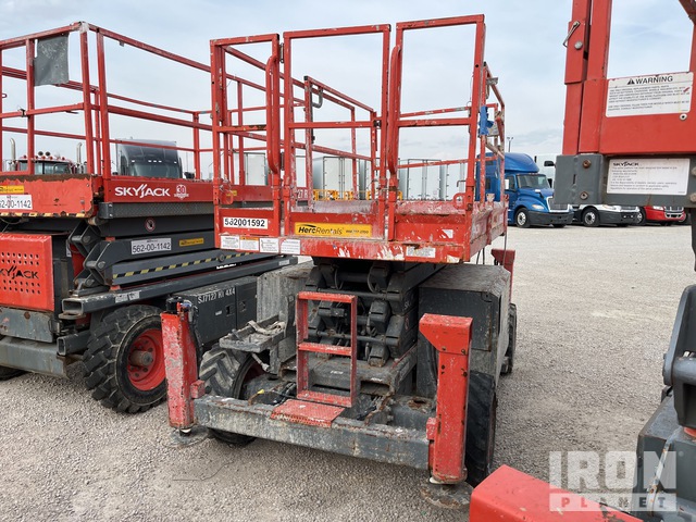 2018 Skyjack SJ6832RT Dual Fuel Scissor Lift in Morris, Illinois ...