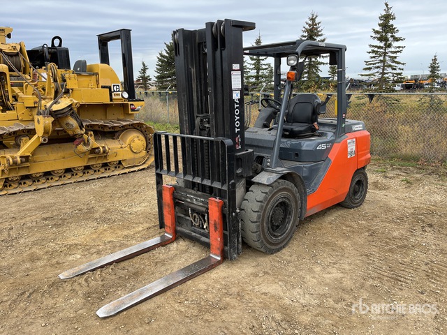 2015 Toyota 8FG45U 8500 lb Pneumatic Tire Forklift | Ritchie Bros ...