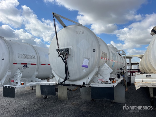 2001 Heil MC407 8400 gal T/A Tanker Trailer | Ritchie Bros. Auctioneers