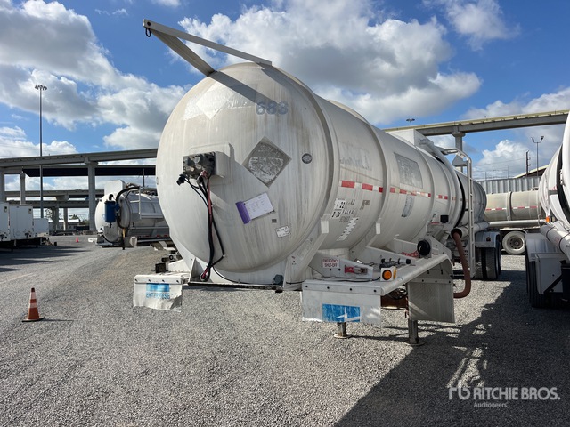 2001 Heil MC407 8400 gal T/A Tanker Trailer | Ritchie Bros. Auctioneers
