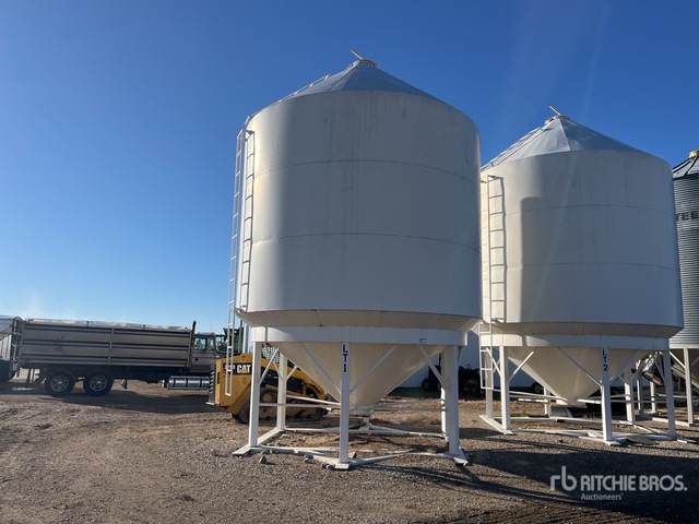 Trail Rite FB100 +/- 100 ton Smooth Wall Hopper Grain Bin | Ritchie ...