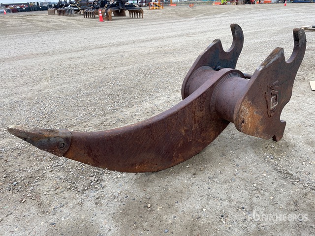 54 in Q/C Excavator Ripper - Fits Hitachi ZX350 | Ritchie Bros. Auctioneers