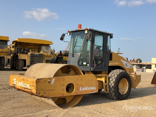 2013 LiuGong CLG612H Smooth Drum Compactor | Ritchie Bros. Auctioneers