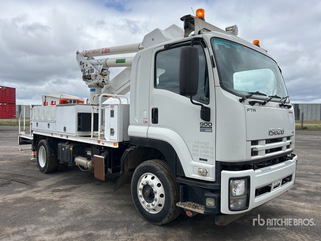 2015 Isuzu FTR 900 4x2 w/ 2016 Altec TA45S 13 m Bucket Truck | Ritchie ...