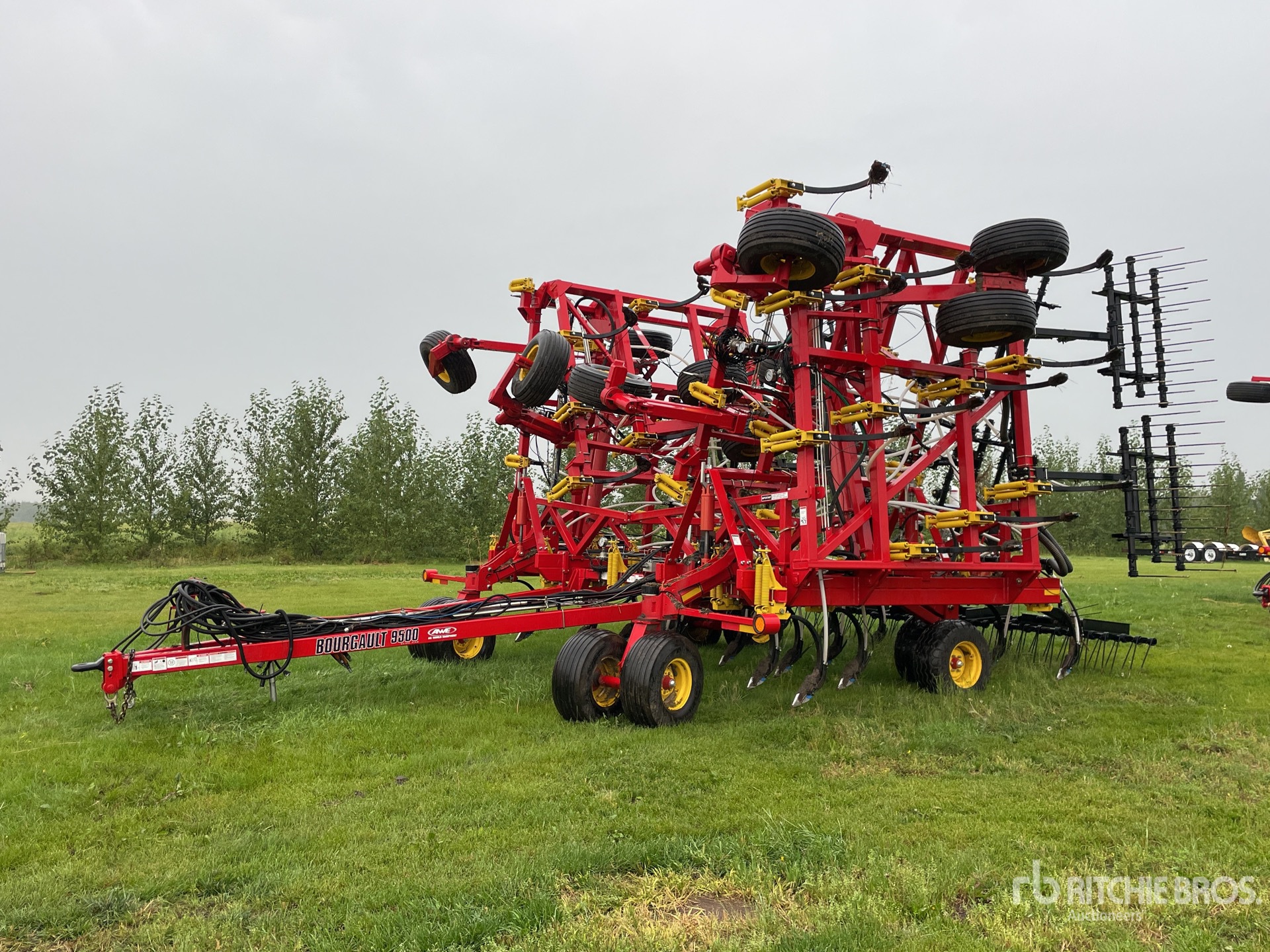 2018 Bourgault 9500 60 ft Cultivador | Ritchie Bros. Auctioneers