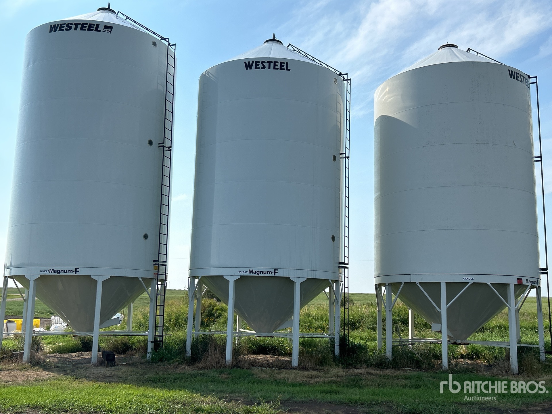 2014 Westeel 1620F Fertilizer Hopper Grain Bin | Ritchie Bros. Auctioneers
