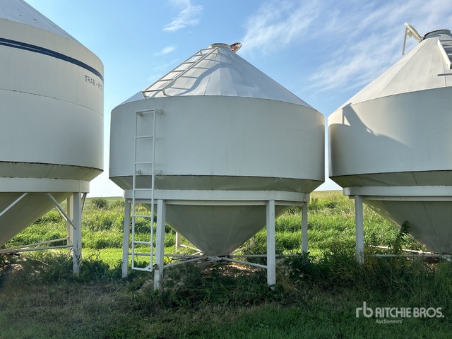 Trail Rite FB30 +/- 30 ton Fertilizer Hopper Grain Bin | Ritchie Bros ...