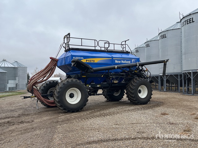 2014 New Holland P1070 580 bu Air Cart | Ritchie Bros. Auctioneers