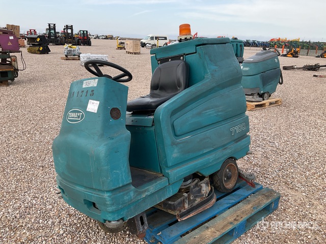 2010 Tennant 7100 Floor Scrubber | Ritchie Bros. Auctioneers