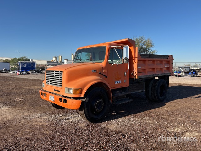 2001 International 4700 4x2 S/A Dump Truck | Ritchie Bros. Auctioneers