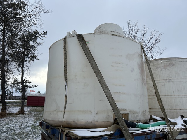 UFA 1500 gal Poly Water Tank | Ritchie Bros. Auctioneers