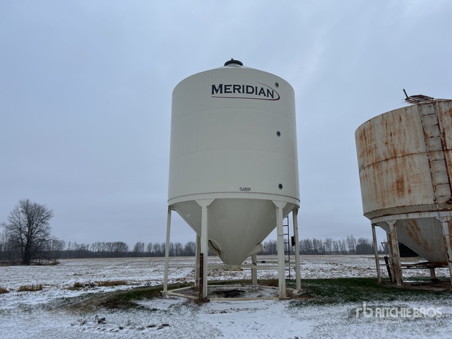 Meridian 1412 +/- 60 ton 3 Ring Smooth Wall Hopper Trémie à grains ...