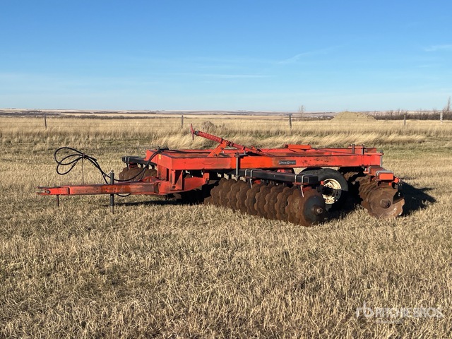 Hutch Master 18 ft Offset Breaking Disc | Ritchie Bros. Auctioneers