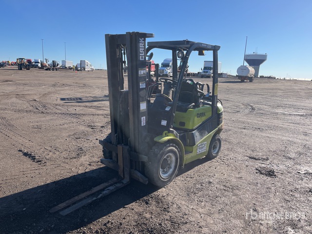Clark C25L 4000 lb Pneumatic Tire Forklift | Ritchie Bros. Auctioneers