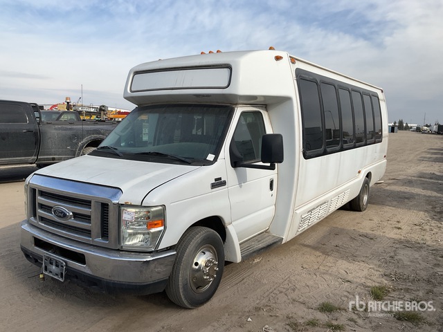 2008 Ford E-450 4x2 22-Seat Crew Carrier Autobus | Ritchie Bros ...