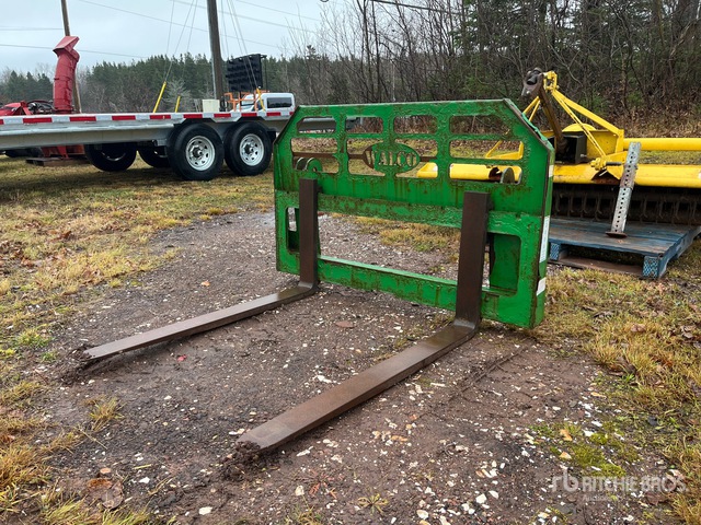 Walco 42 in Q/C Tractor Pallet Forks | Ritchie Bros. Auctioneers