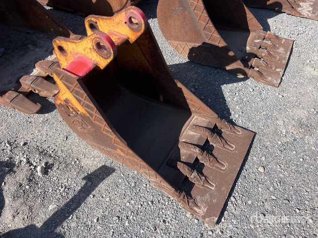 H & H JD310SG 24 in Excavator Bucket | Ritchie Bros. Auctioneers