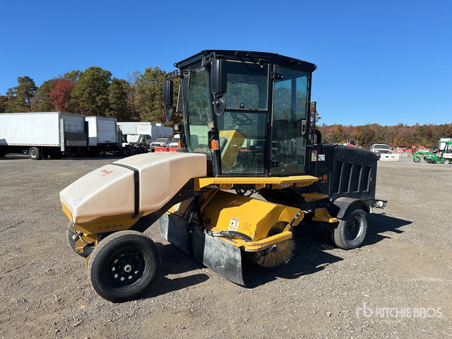 2018 Lay-Mor SM450ST Self-Propelled Broom | Ritchie Bros. Auctioneers