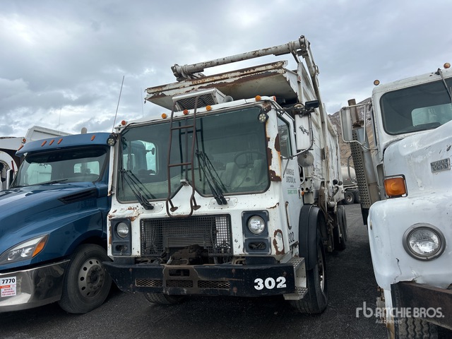 2002 Mack MR600 6x4 COE Front Loader Waste Collection Truck (Inoperable ...