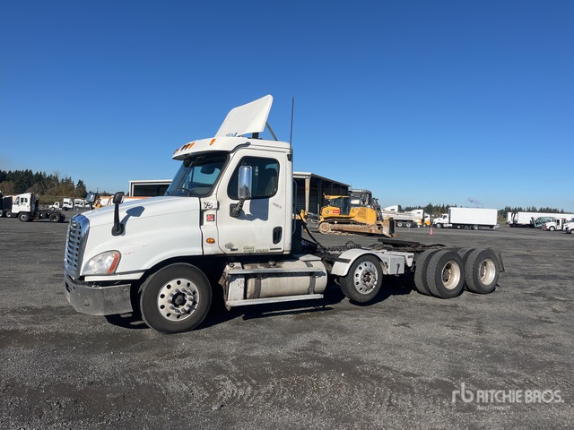 2012 Freightliner Cascadia 125 8x4 Tri/A Day Cab Truck Tractor ...