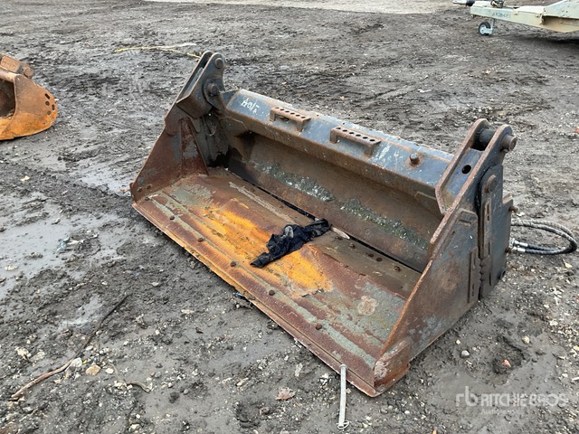 2014 Bobcat Combo 68 1680 mm Bobcat Skid Steer Bucket | Ritchie Bros ...