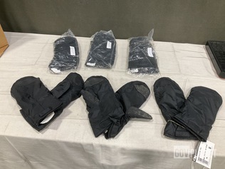 Surplus (3,200) Pairs of Outdoor Research Extreme Cold Weather Mitten ...