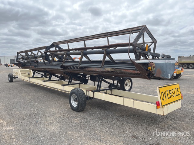 1995 MacDon 960 30 ft Draper Combine Header | Ritchie Bros. Auctioneers