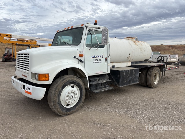 1990 International 4900 2000 gal 4x2 Tanker Truck | Ritchie Bros ...