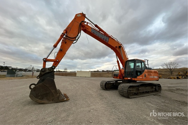 2013 Doosan DX300LC-3 Excavatrice sur chenilles | Ritchie Bros. Auctioneers