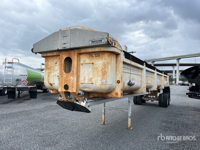 1999 Clement 38 ft T/A Frameless End Dump Trailer | Ritchie Bros ...
