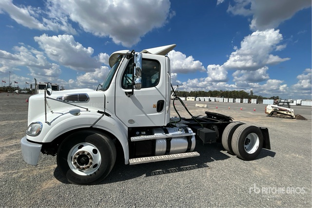 2014 Freightliner M2 112 4x2 Ciągnik siodłowy z kabiną dzienną S/A ...
