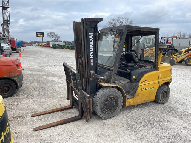 2014 Hyundai 35D-9A 7150 lb Pneumatic Tire Forklift | Ritchie Bros ...
