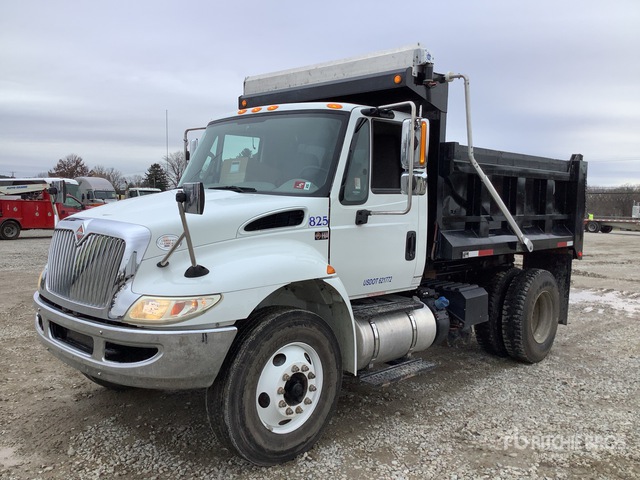 2017 International 4300 4x2 Camion à benne essieu simple | Ritchie Bros ...