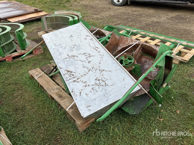 John Deere Spreader (Parts Only) (Inoperable) | Ritchie Bros. Auctioneers