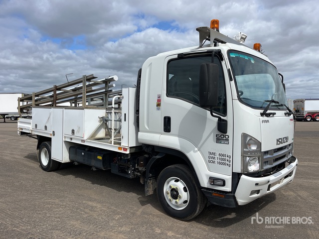 2015 Isuzu FRR 600 4x2 Service Truck | Ritchie Bros. Auctioneers