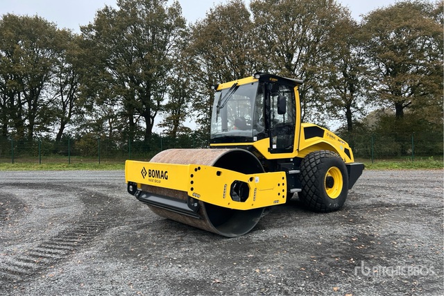 2022 Bomag BW213DH-5 Smooth Drum Compactor | Ritchie Bros. Auctioneers