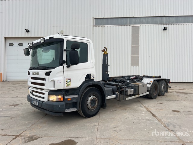 2009 Scania P340 6x2 Camion Ampliroll 6x2 Camión rodante | Ritchie Bros ...