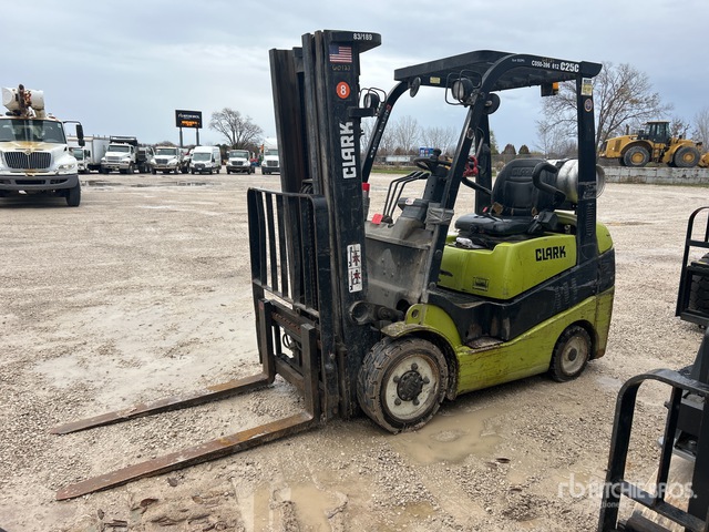 Clark C25CL 4800 lb Chariot élévateur à pneus gonflés | Ritchie Bros ...