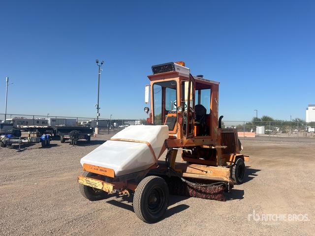 1999 Lay-Mor 8C Self-Propelled Broom | Ritchie Bros. Auctioneers