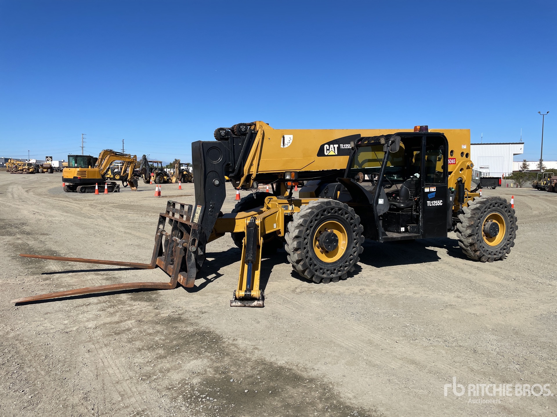 2015 Cat TL1255C を見 Telehandler | Ritchie Bros. Auctioneers