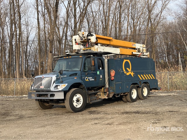 2006 Posi-Plus 500-50-RU 50 ft on 2006 International 7400 6x4 Extended ...