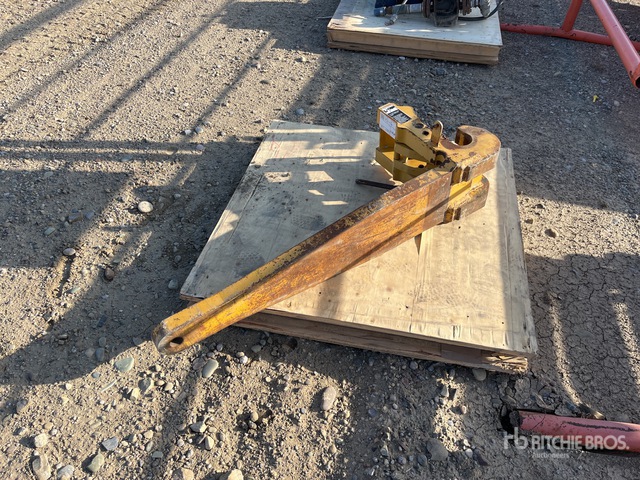 John Deere 8000 Series Scraper Hitch | Ritchie Bros. Auctioneers