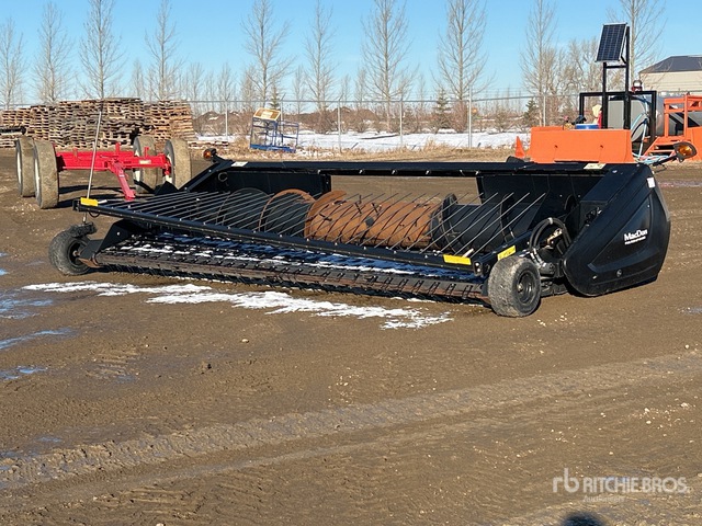 2015 MacDon PW8 15 ft Combine Pickup Header | Ritchie Bros. Auctioneers