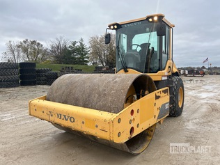 2014 Volvo SD115 Smooth Drum Compactor in Morris, Illinois, United ...