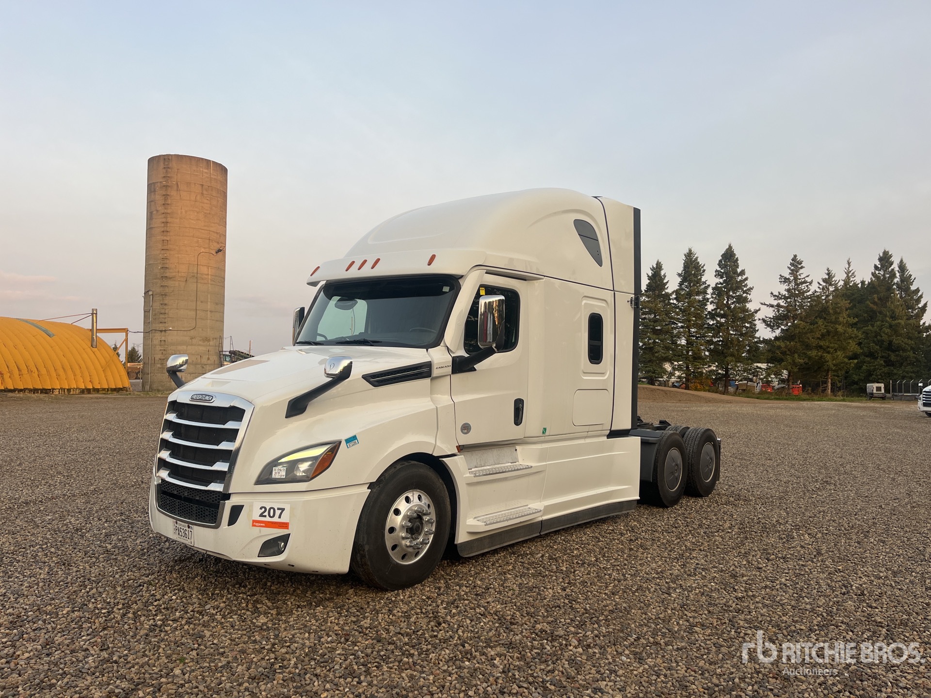 2022 Freightliner Cascadia 126 6x4 T/A Sleeper Truck Tractor | Ritchie ...