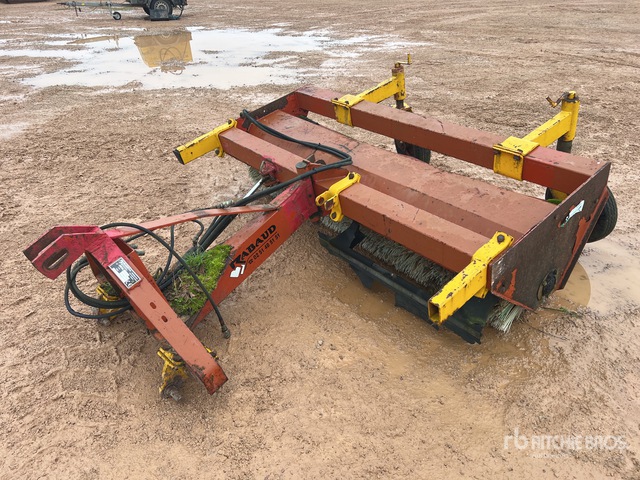 2000 Rabaud 720A28 Balayeuse Broom Tractor | Ritchie Bros. Auctioneers