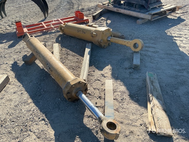 Quantity of (2) Scraper Cylinders - Fits Cat 651B | Ritchie Bros ...